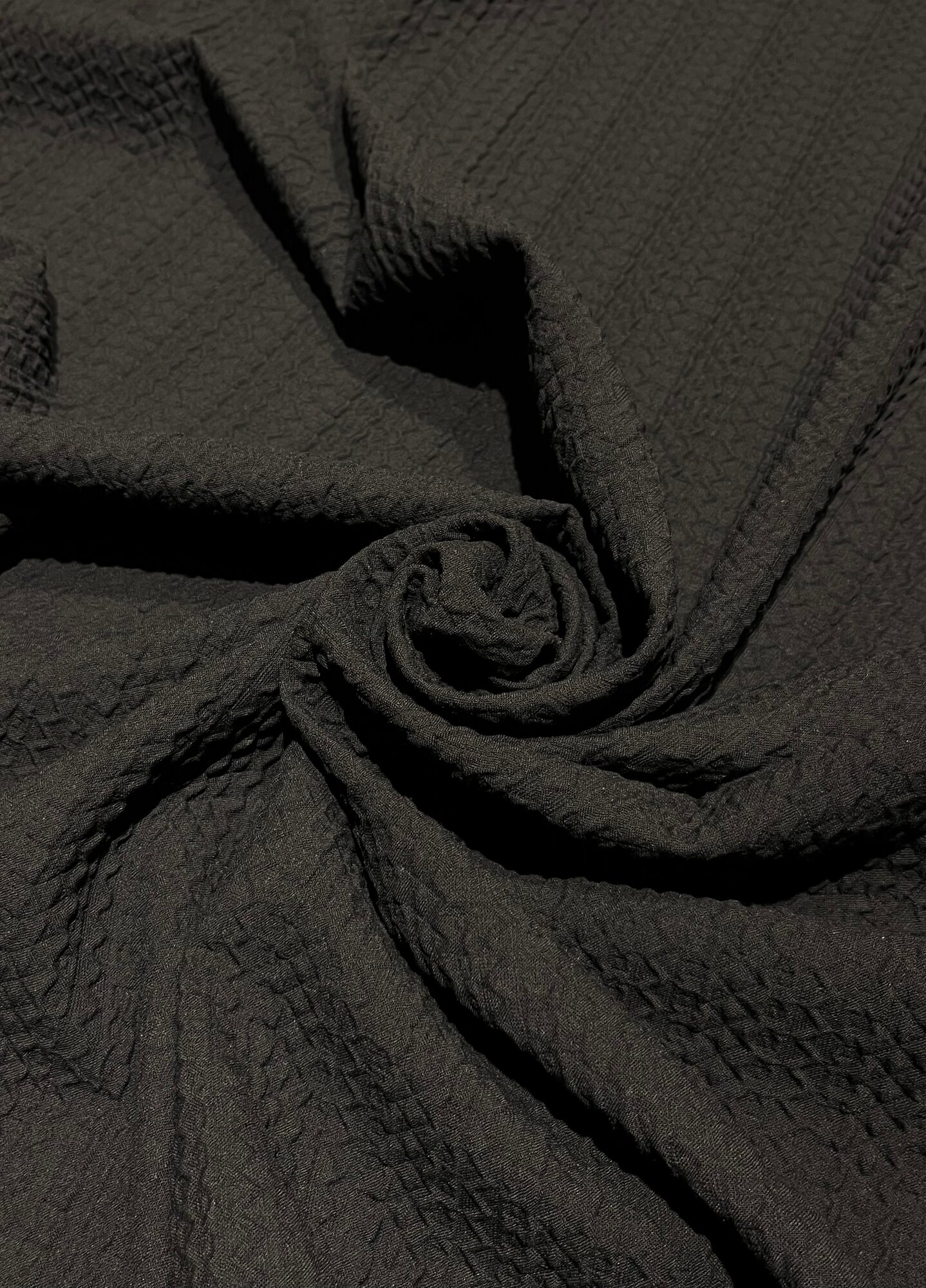 Ткань жакетная, черный цвет с объемным узором, Италия, любой метраж кратный 1м