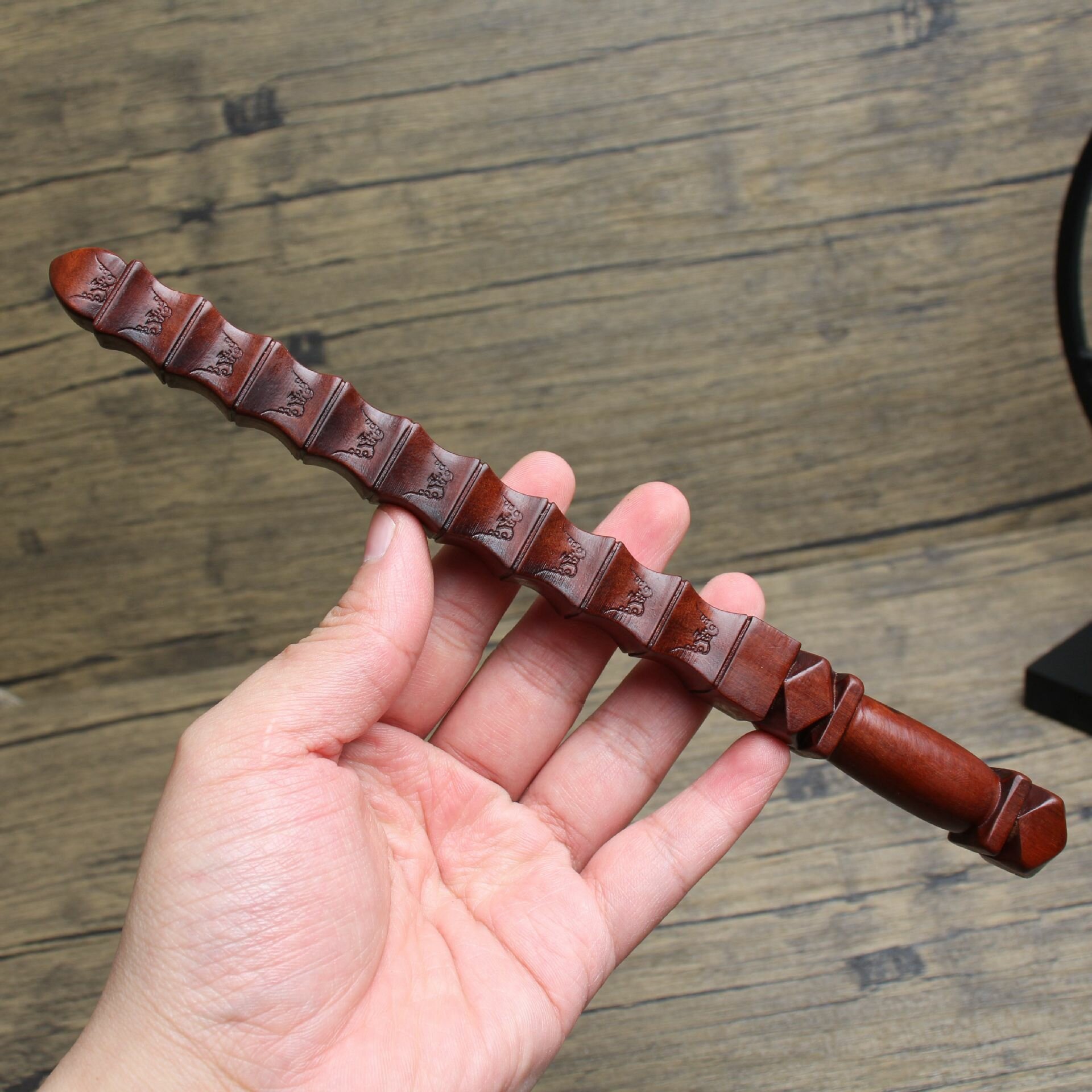 Товары для даосов: магический кнут с перекрещенными прутьями, магический кнут из дерева ююбы, кнут из девяти секций, кнут из дерева ююбы, магический кнут.