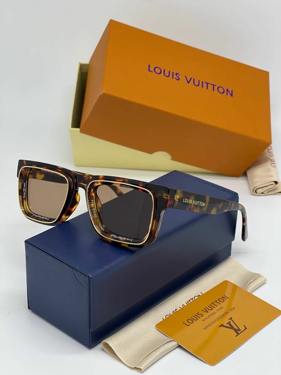 Солнцезащитные очки Louis Vuitton