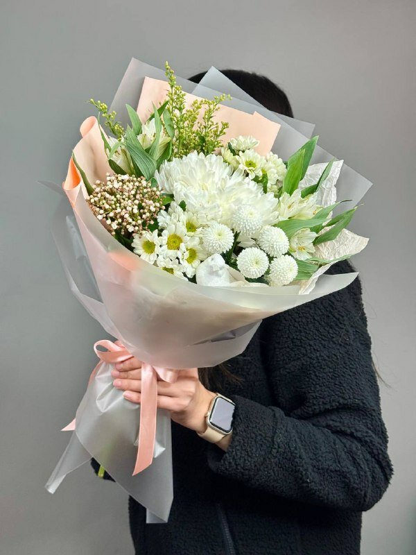 Букет Цветы и Чувства "Морфи", хризантемы сантини, альстромерии и вибурнум, белый