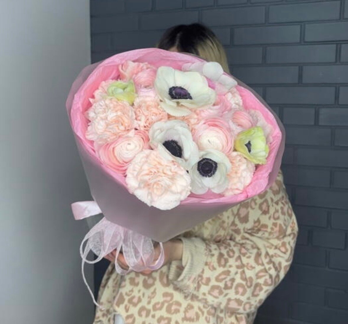 Букет ( ранункулюсы , азиатские лютики , анемоны , диантусы )