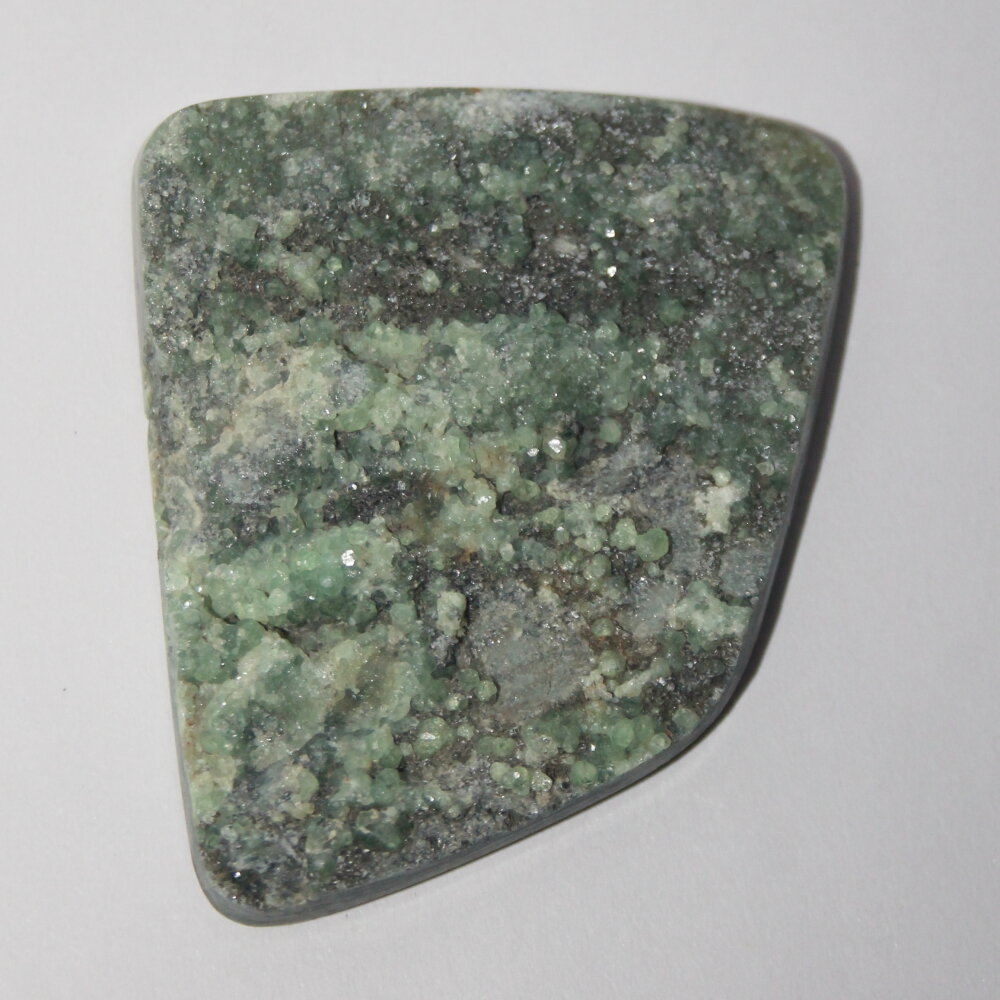 Демантоид кабошон, натуральный камень, 47х41х4 мм, Чукотка, «True Stones»