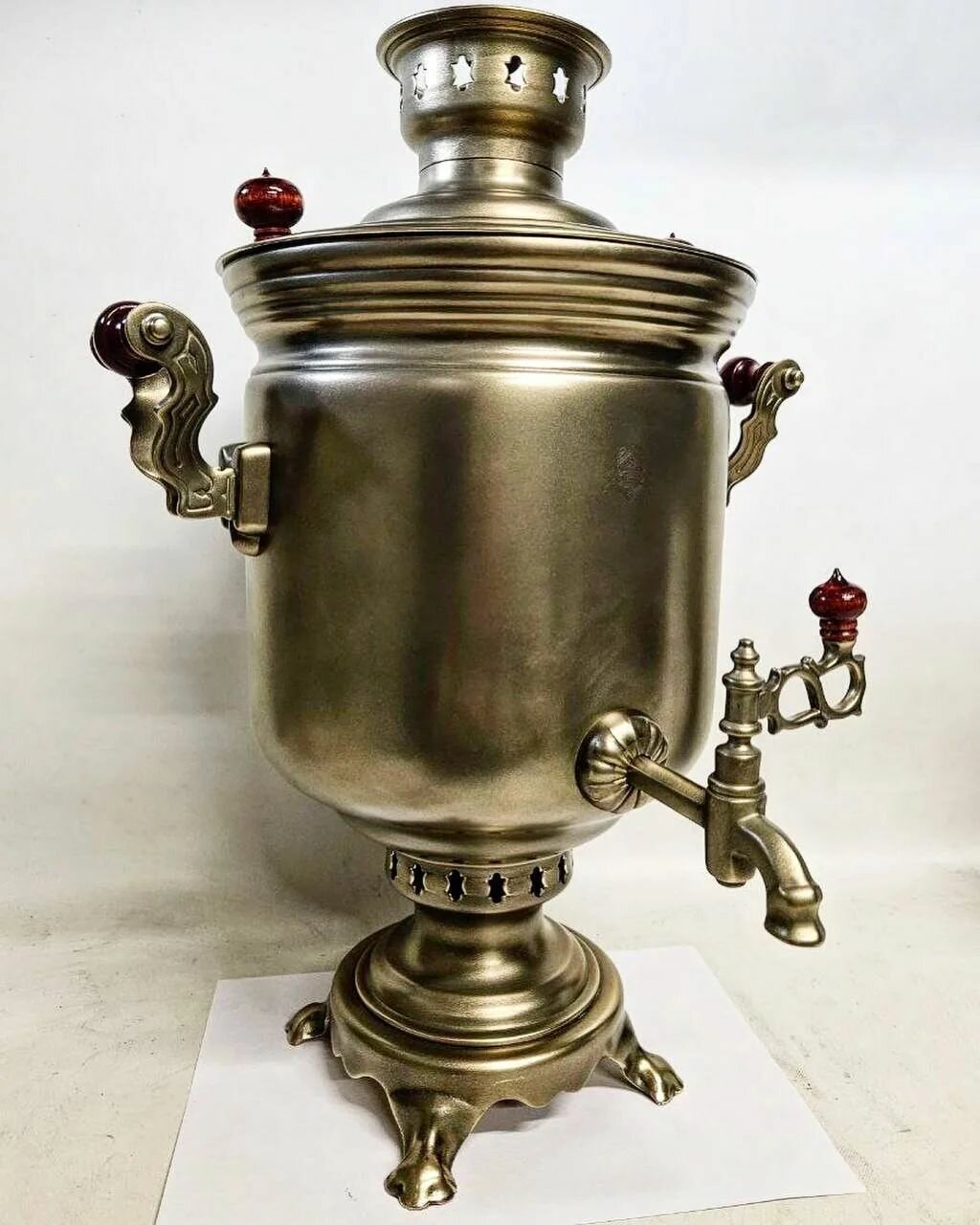 Самовар тульский латунный толстостенный комбинированный (угольный+электрический в одном) 7 литров в золотой патине с деревянной фурнитурой.