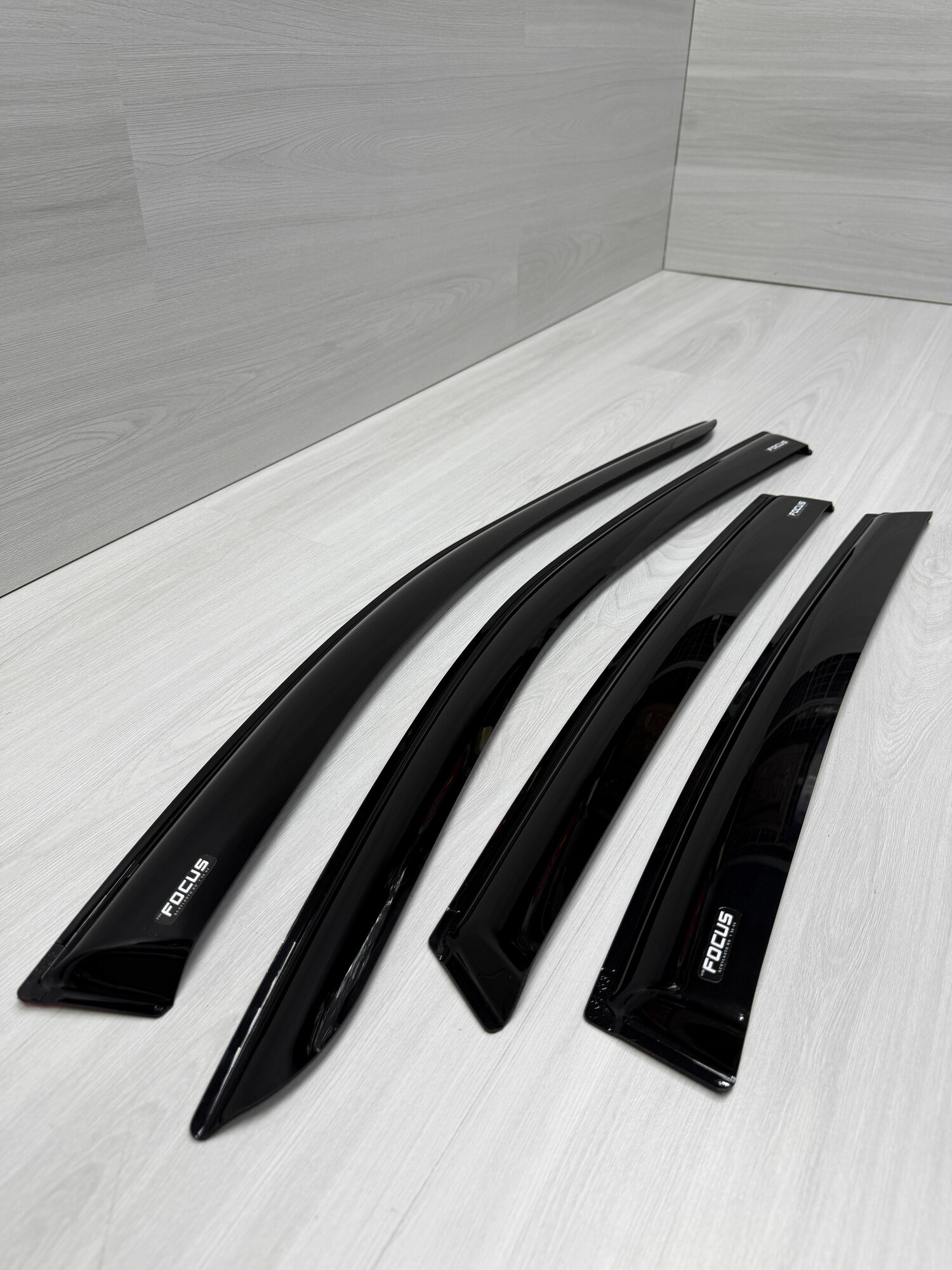 Дефлекторы (ветровики) окон для Ford Focus 1 седан 1998-2004 (Форд Фокус 1)