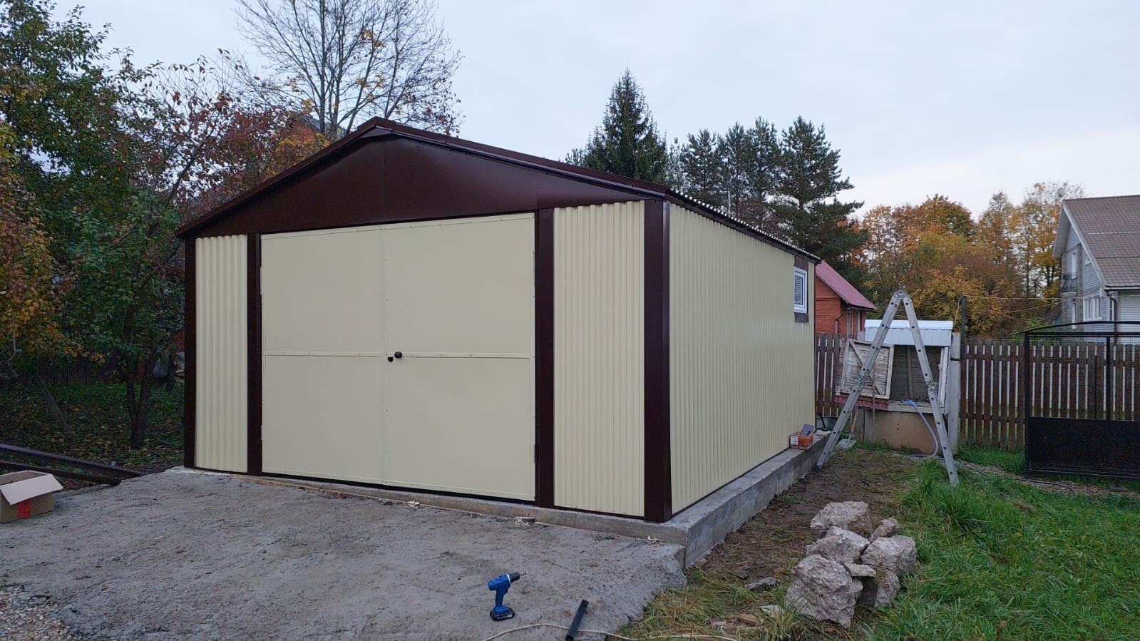 Гараж сборно-разборный 5х6х3м, с распашными воротами 3х2,2м, дверкой 0,8х1.9м, окном и водосточкой