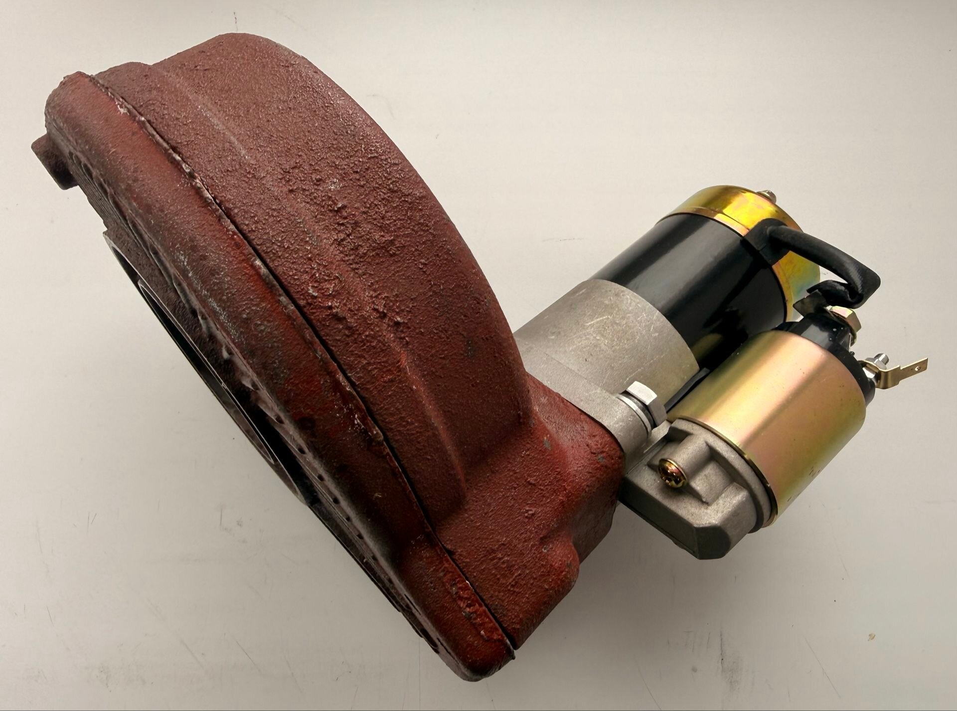 Кожух ПД-10 маховика с плитой и стартером в сборе 75.24. С32-1А