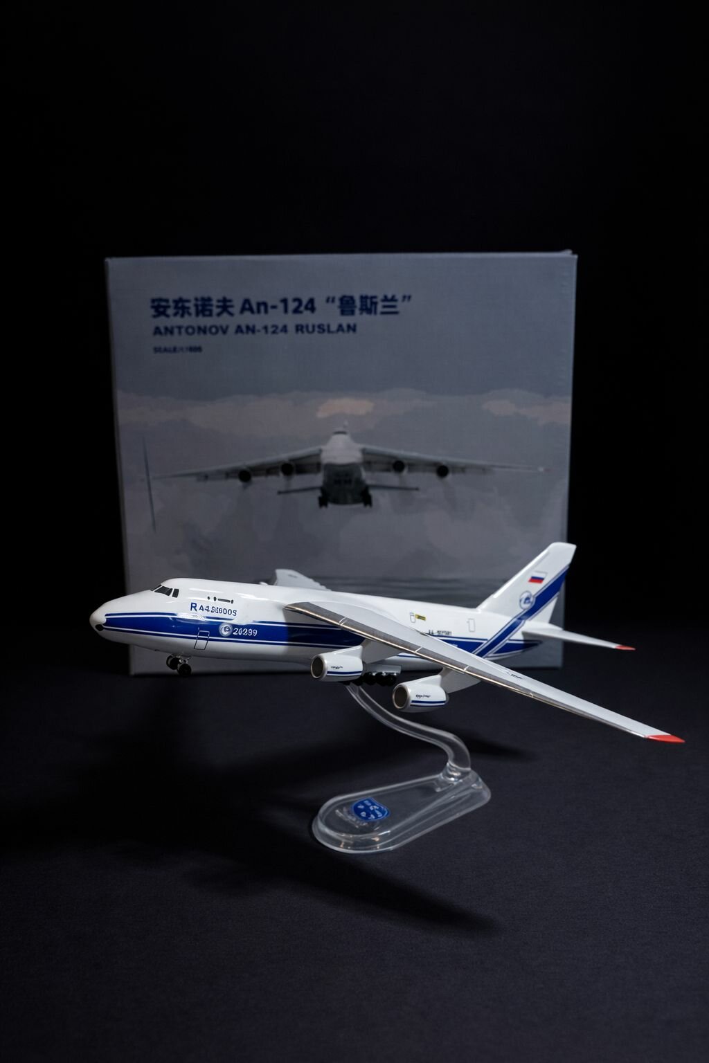 Модель самолёта Ан-124 Руслан Волга-Днепр