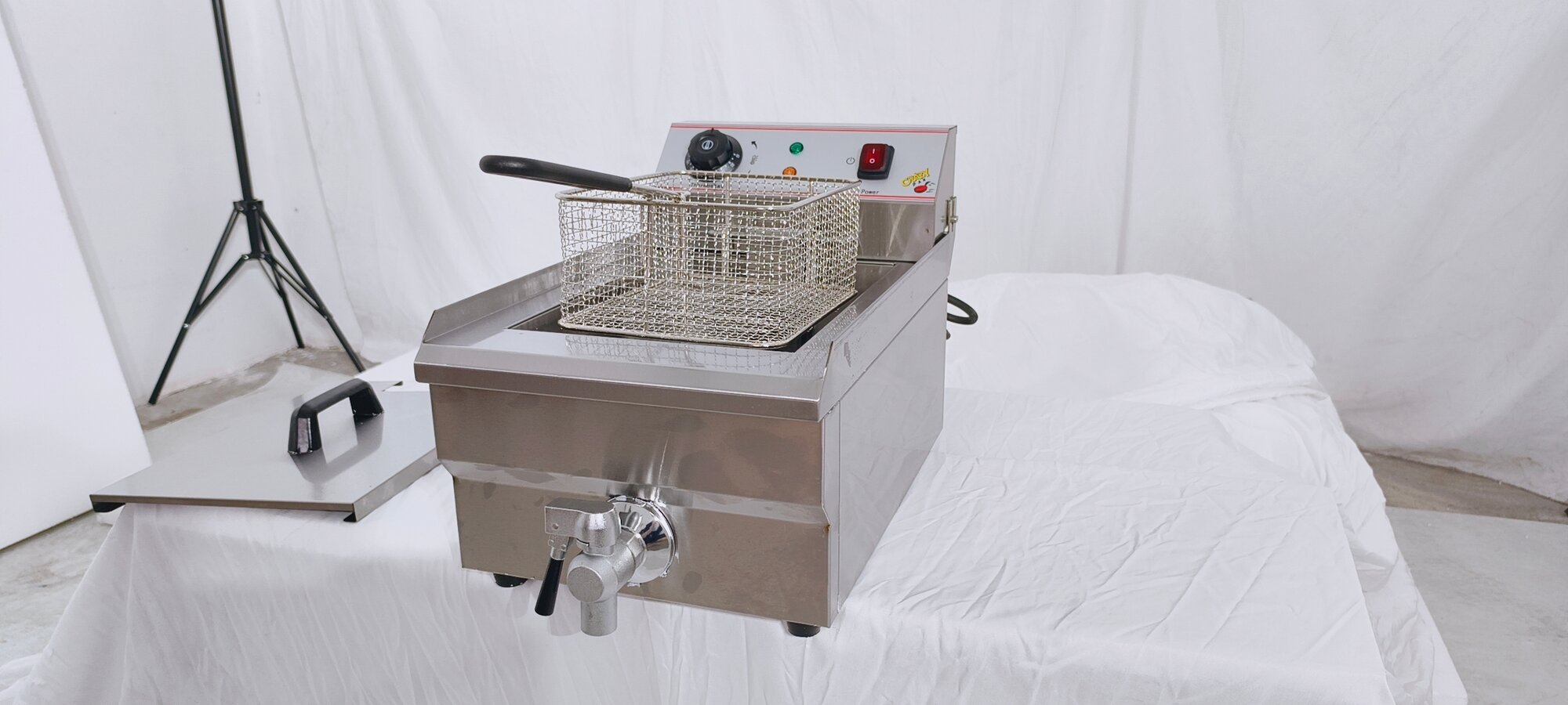 Фритюрница Crazy Pan CP-EF10L, полезный объем 7л, кран для слива, мощность 3кВТ, нержавейка