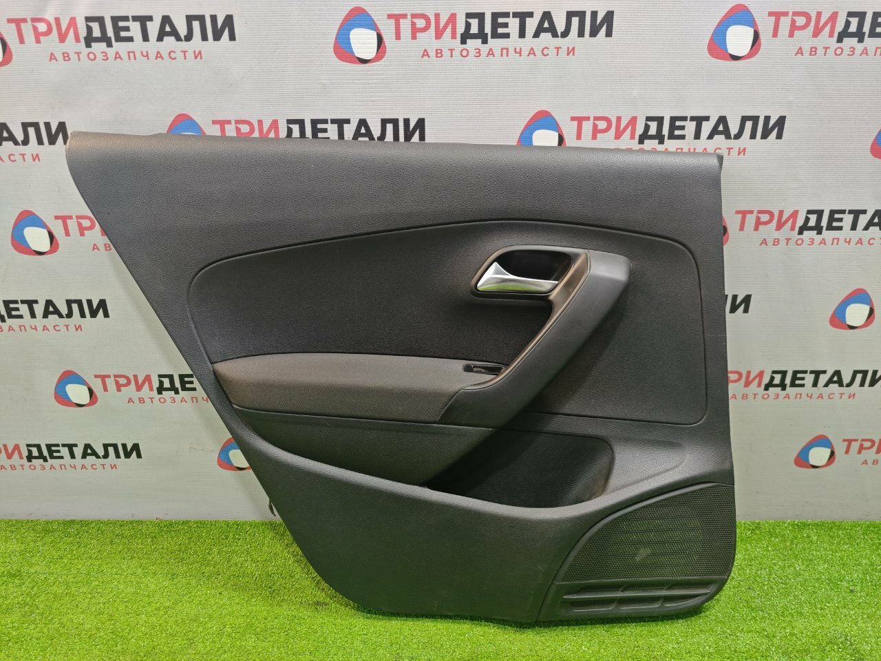 Обшивка боковой двери Volkswagen Polo 1.6 CFN 2013 задн. лев. (б/у)