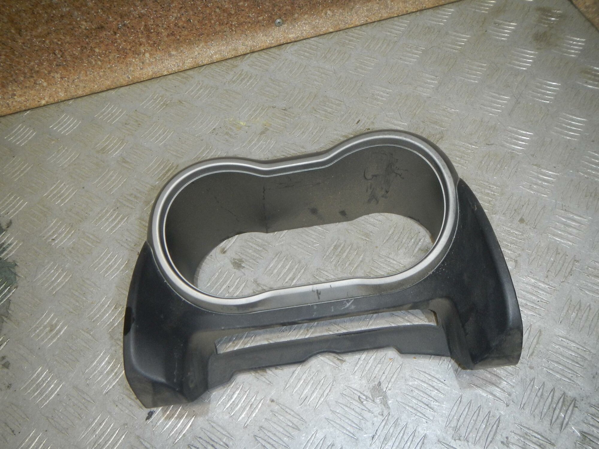 Б/У Накладка (кузов внутри), Nissan (Ниссан)-NOTE (E11) (06-) NISSAN NOTE (E11) (06-) На панель приборов Царапины. 505045...