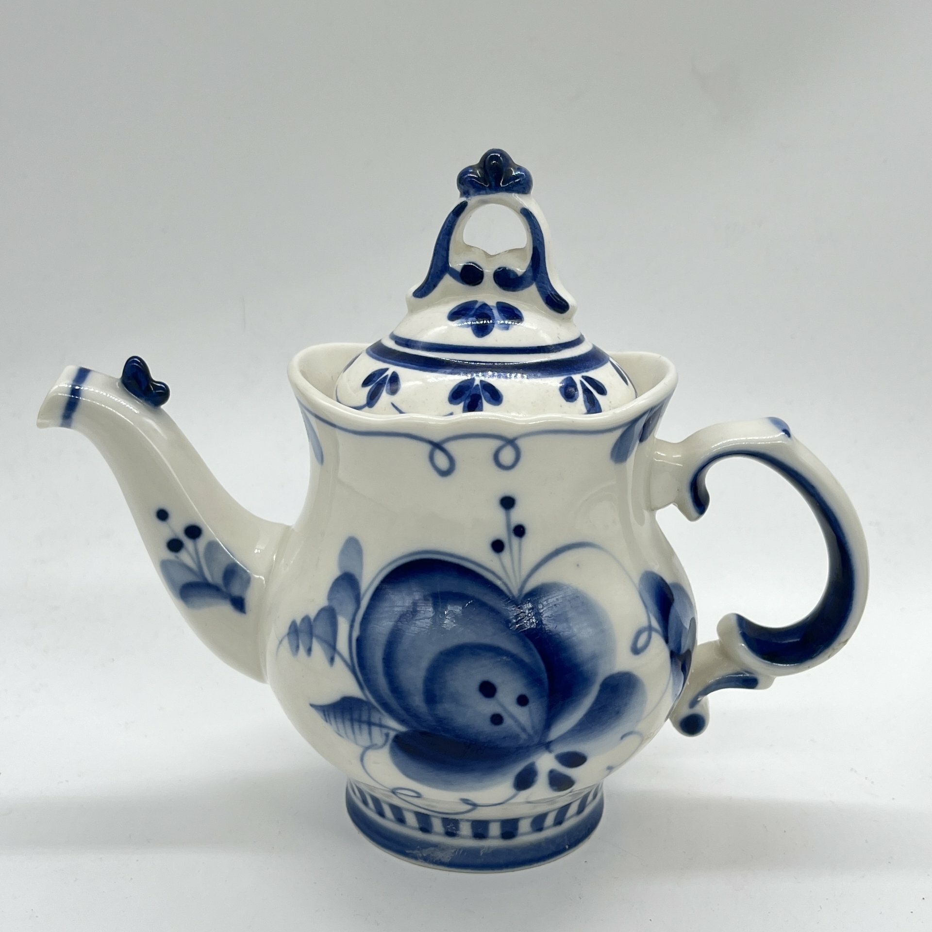 Чайник миниатюрный заварочный с расписным цветочным декором (крышка в подборе)