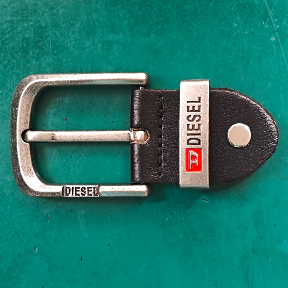 Пряжка для ремня 40мм. Бляха на ремень "дизель" с запряжником соединительная кожа