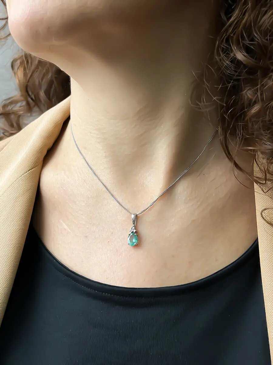 Подвеска, белое золото, 375 проба, родирование, бриллиант, изумруд