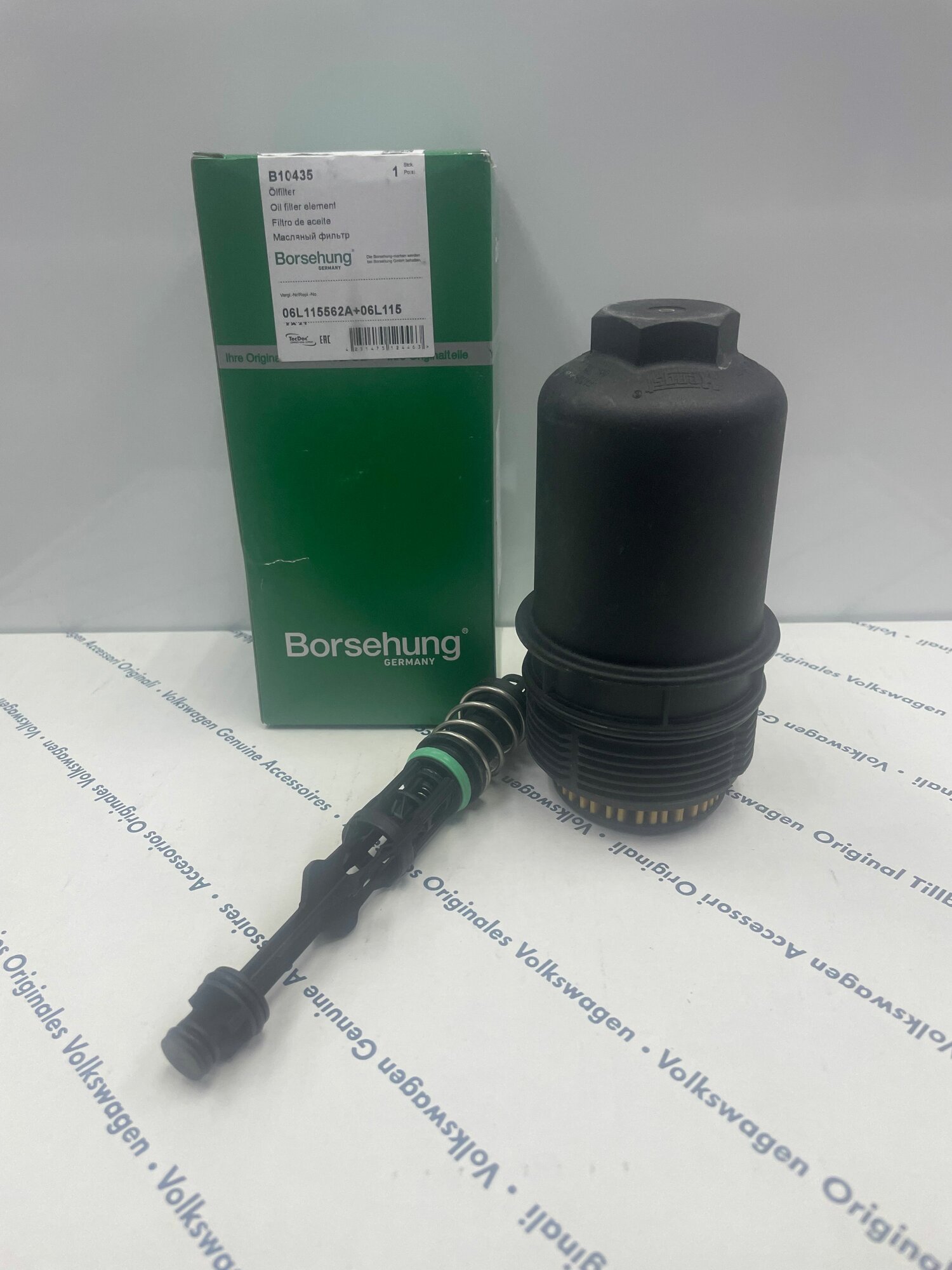 Фильтр масляный в сборе с трубкой (06K115562B+06L115678AD) для SKODA OCTAVIA (A7) (2013>)