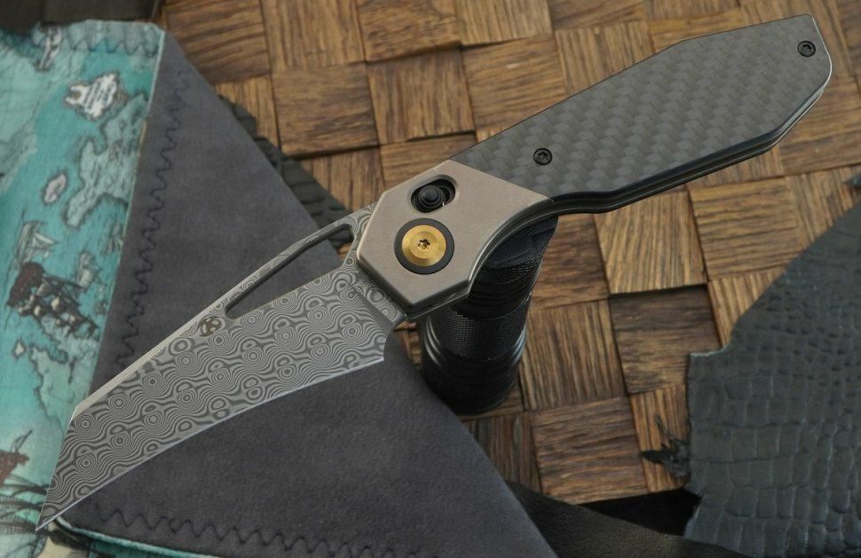 Складной нож Kansept Knives QTRO, клинок дамаск, рукоять титан/twill carbon