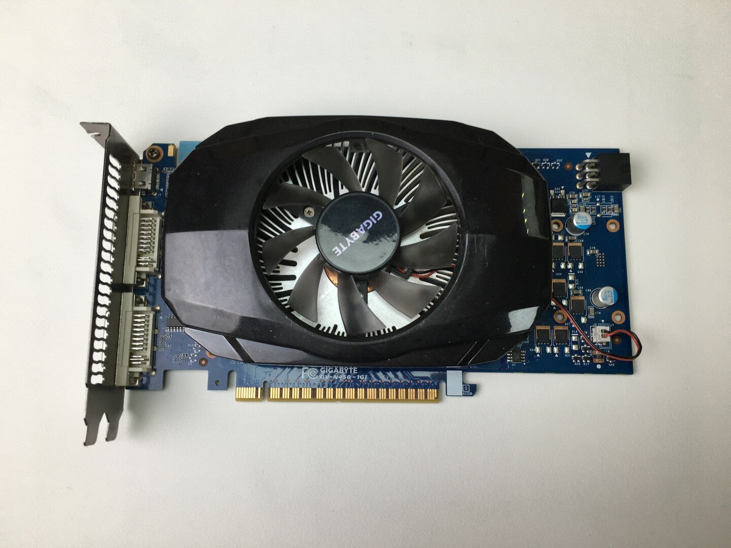 Видеокарта 1Gb GeForce 450 GTS GIGABYTE GV-N450-1GI, PCI-E