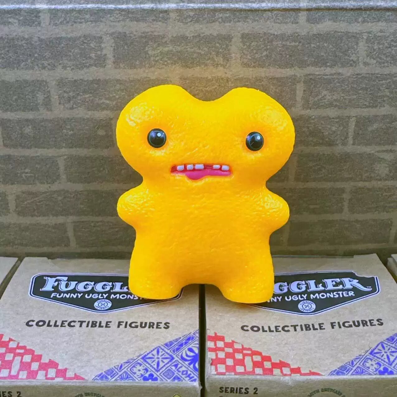 Оригинальная коллекционная фигурка FUGGLER Big-Tooth (флокированные зубы), светящаяся в темноте, миниатюрная