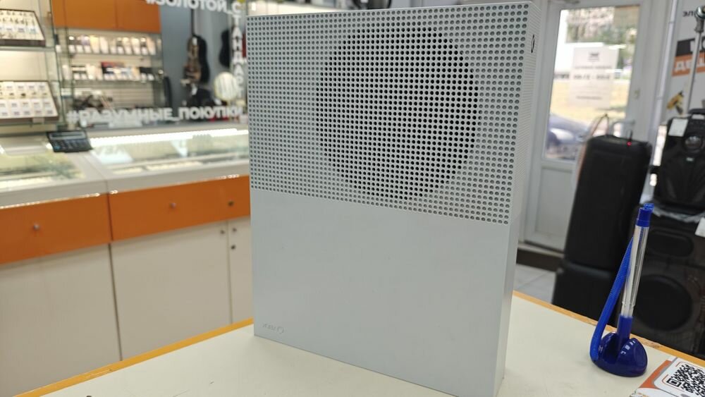 Игровая приставка Xbox One S 500 gb All Digital Edition б/у уценка
