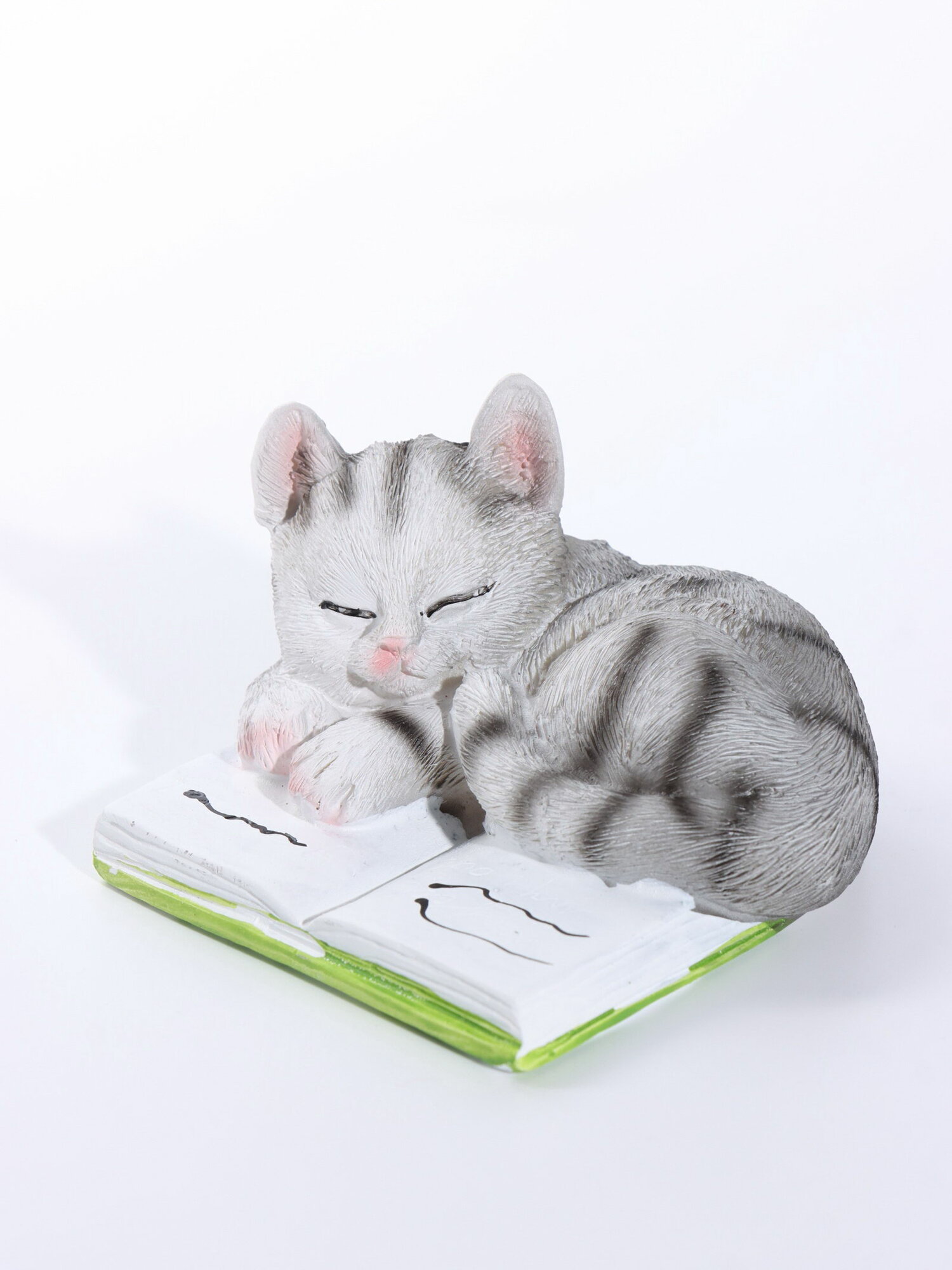 Фигурка полистоун "Спящий котёнок на книге" 9.5x9x5.7 см, размер упаковки: 10 x 7 x 10 см.