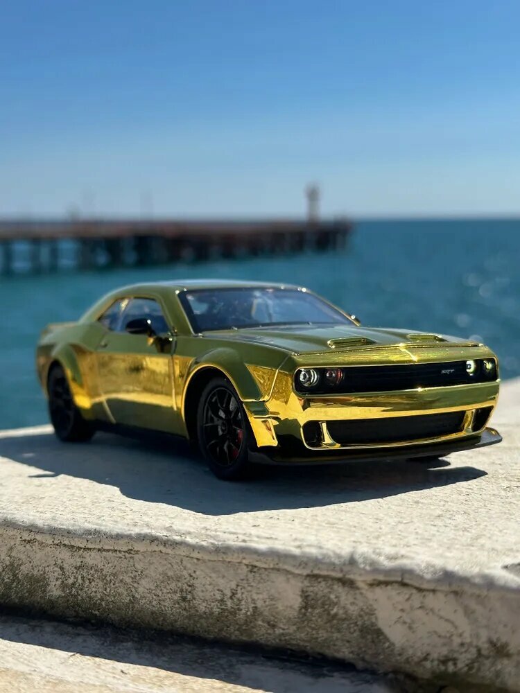 Коллекционная машинка металлическая Dodge Challenger SRT hellcat