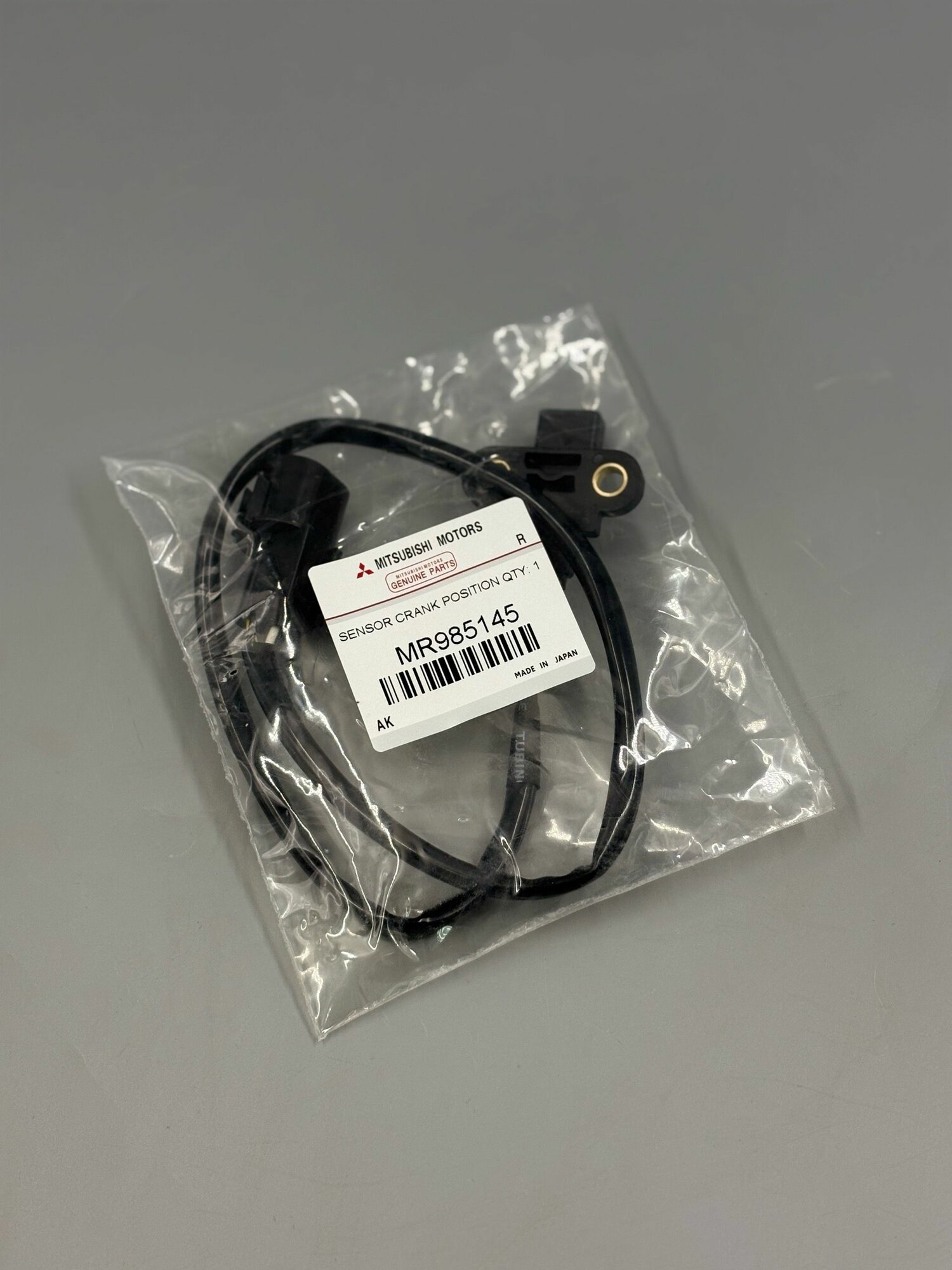 Датчик положения коленвала Mitsubishi MR985145 оригинал / Crankshaft Sensor