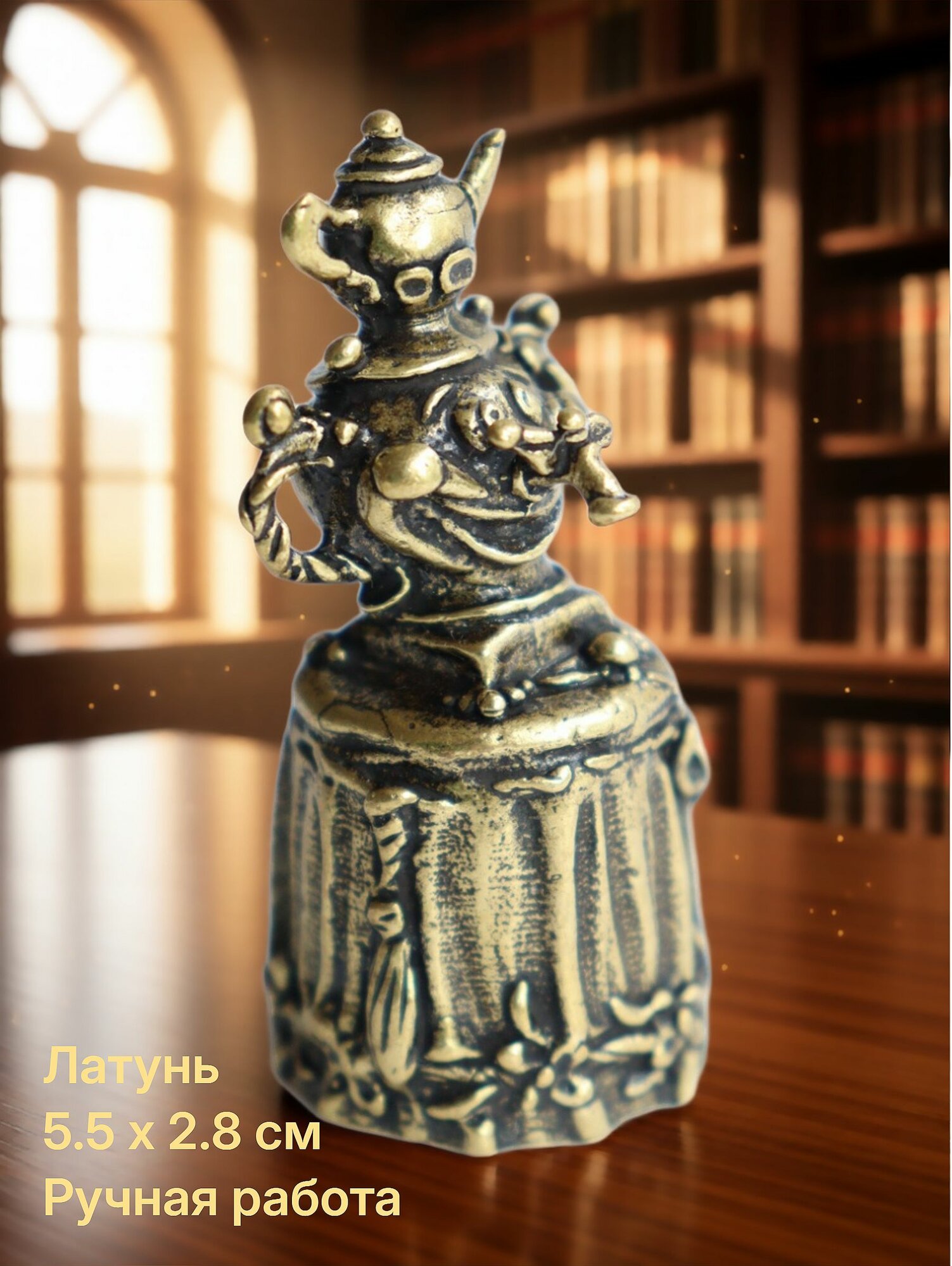 Самовар с баранками на столике колокольчик латунный интерьерный для декора дома