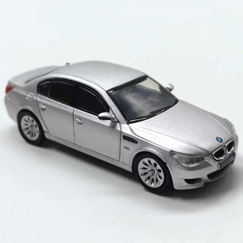 Модель автомобиля BMW M5 (E60) 1:64 MASSDI — фото 1