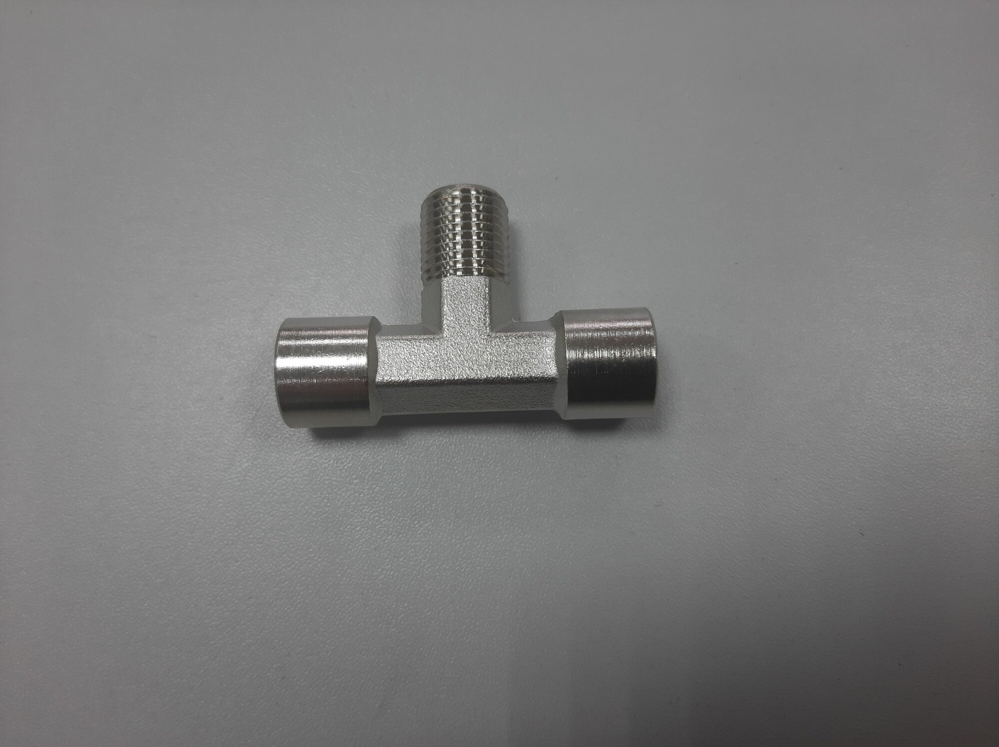Тройник Т-образный FMF1/4" для пневмоинструмента Nordberg