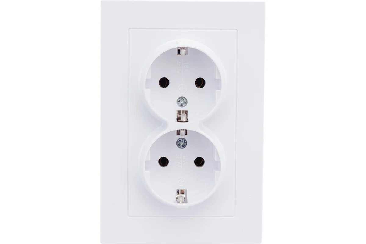 Розетка 2-м СП Афина 16А IP20 с заземл. в сборе бел. Universal A0128