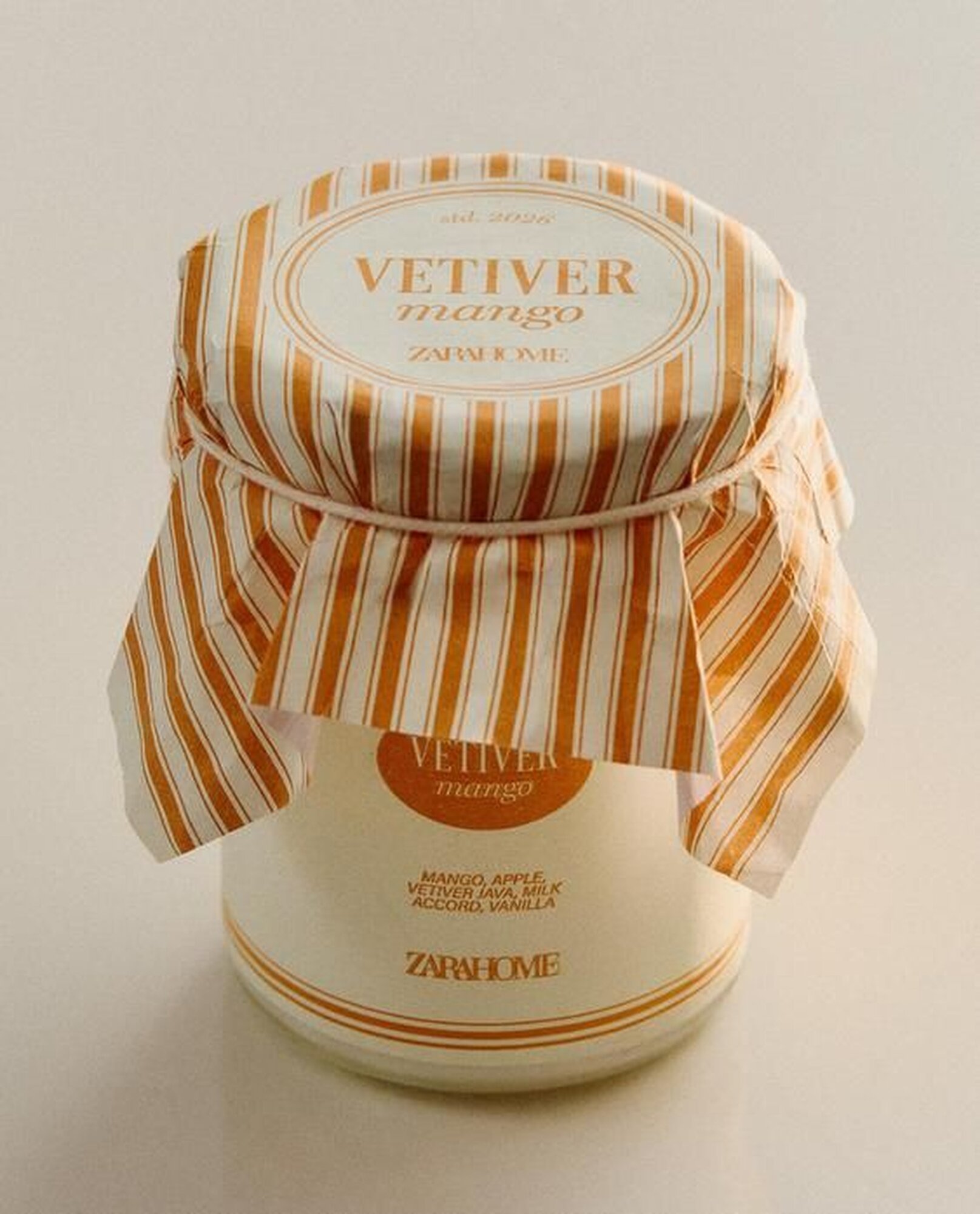 Ароматическая свеча ZARA HOME 4400/705/638 - аромат VETIVER MANGO (130 г)