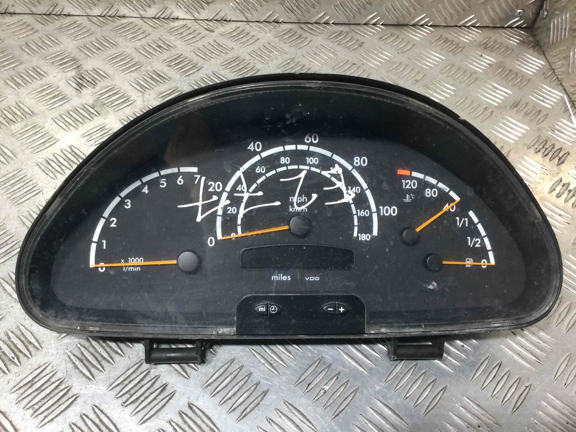 Б/У Щиток приборов (приборная панель) Mercedes Sprinter Sprinter I (w901,w902,w903,w904) 1995 - 2006 2005 г.