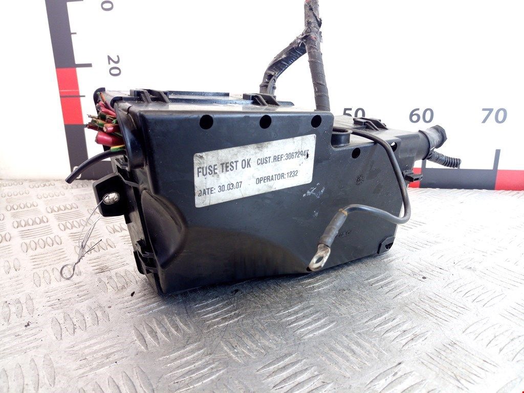 Блок предохранителей / 827261 8688040 8688040 для Volvo V50 1 (с пробегом)