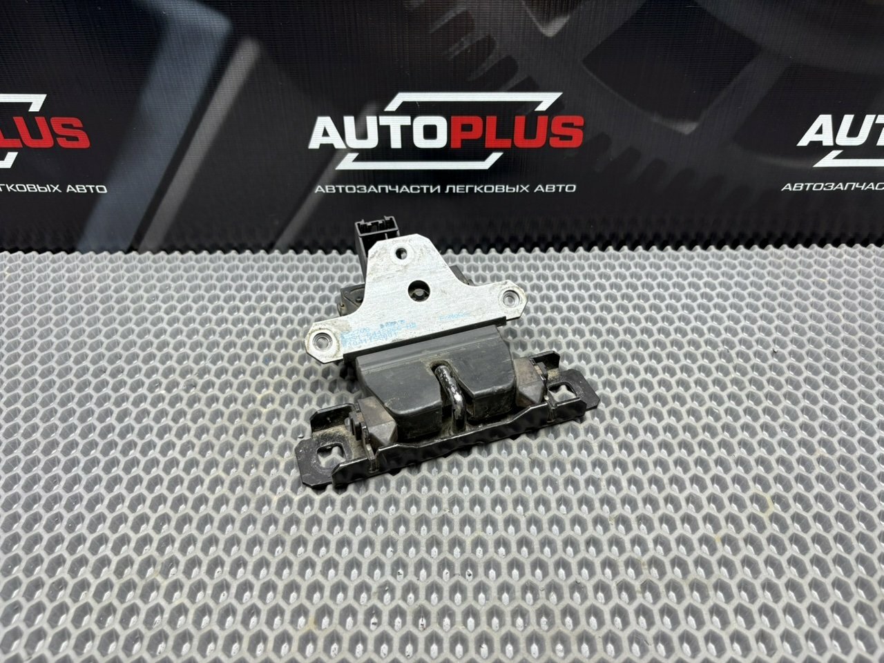 Замок багажника Ford Focus (1.8 QQDB) Б/У с пробегом Арт. 8M51-R442A66-AB