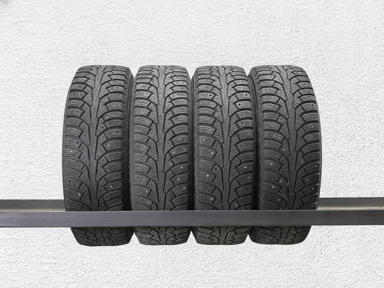 Зимние шины шипованные Nokian Tyres Nordman 5 185/65 R15 35.0% износ PT0007455 TSB045285
