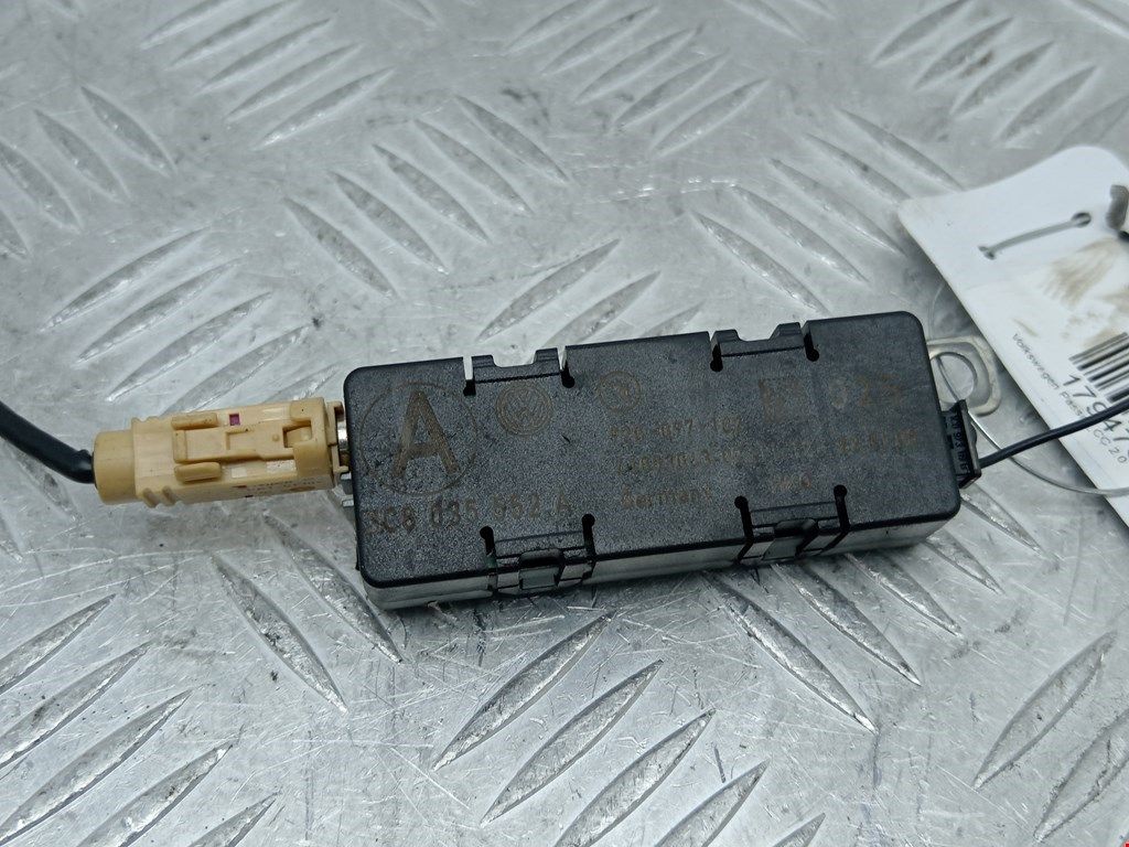 Усилитель антенны / 1794764 920097102 3C8035552A для Volkswagen Passat_CC (с пробегом)