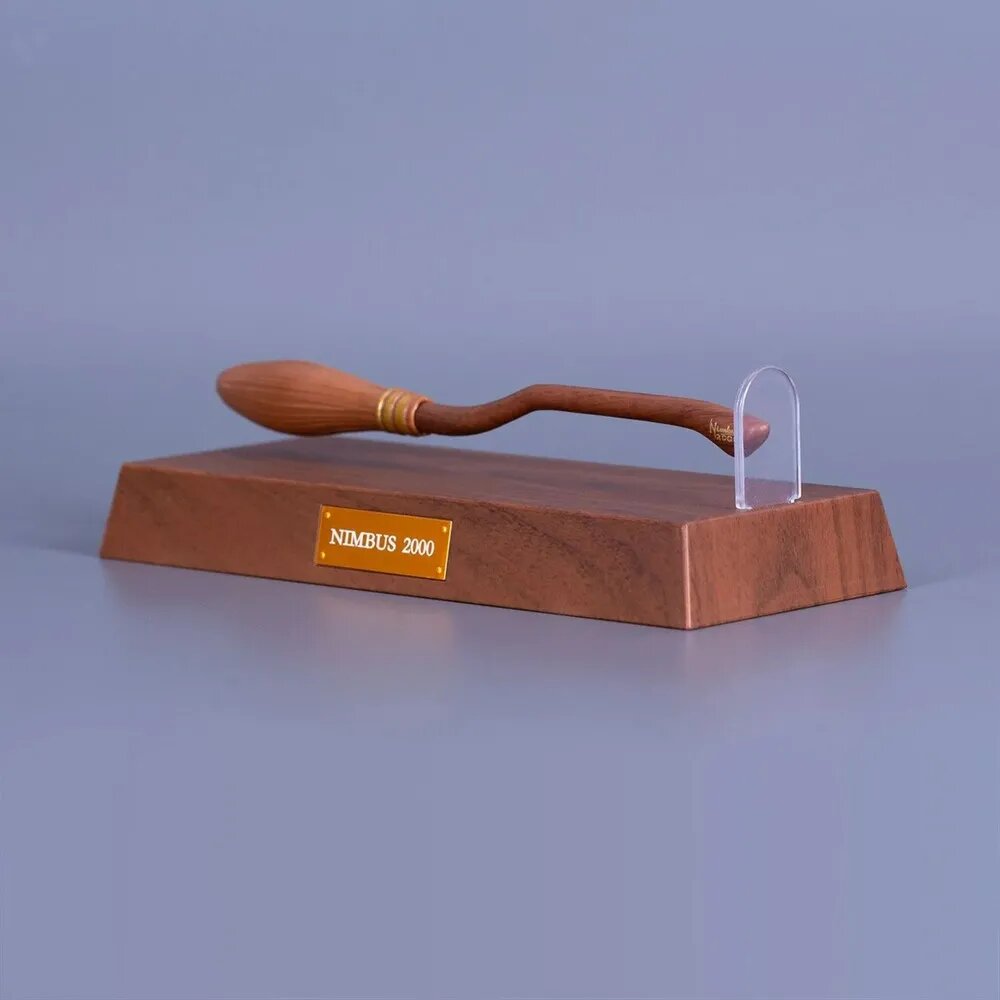 Сувенир Nimbus 2000 - Копия метлы для квиддича из металла и пластика, коричневого цвета, для юных фанатов Гарри Поттера — фото 1
