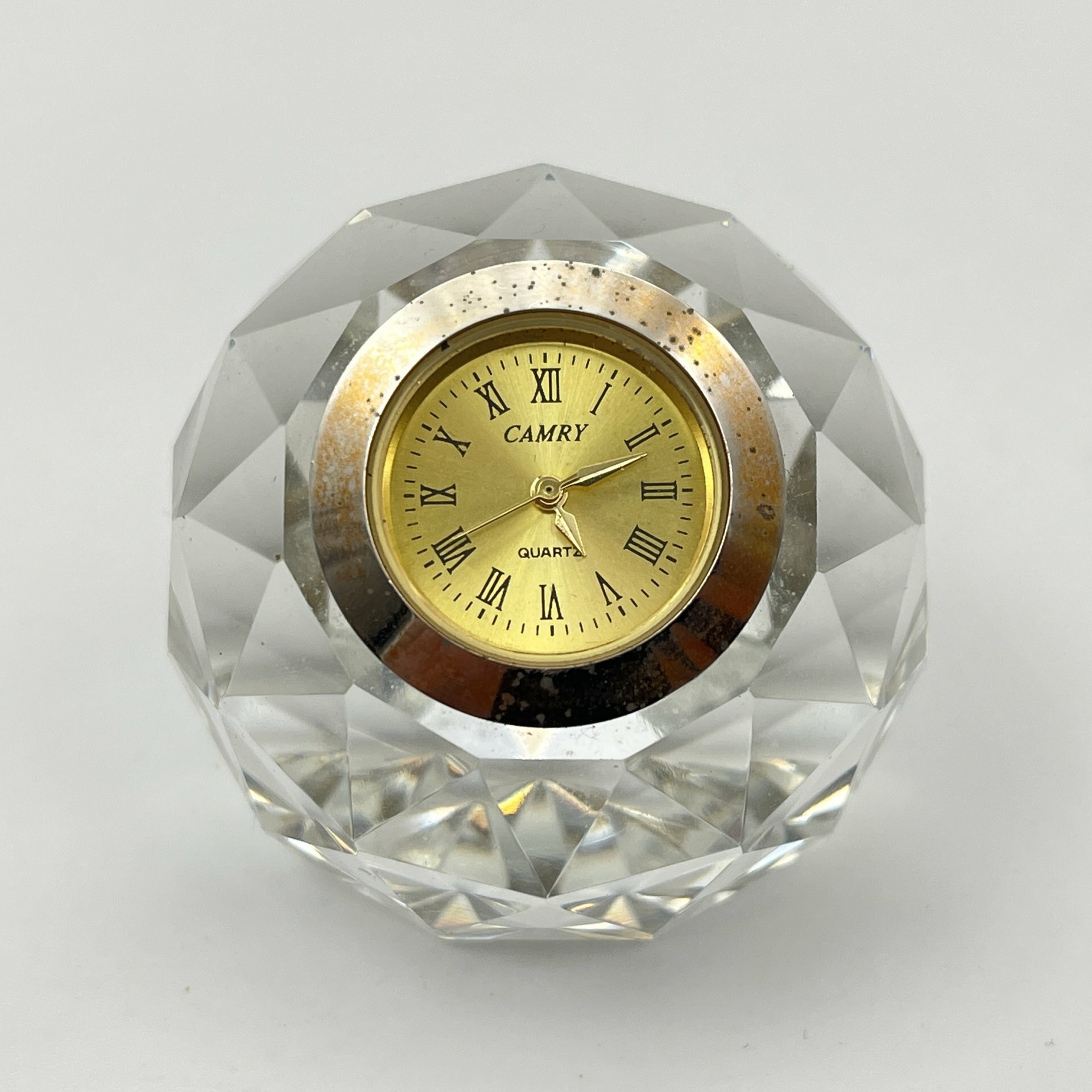 Настольные часы в форме многоугольника, стекло, металл, Азия, 1980-2000 гг.