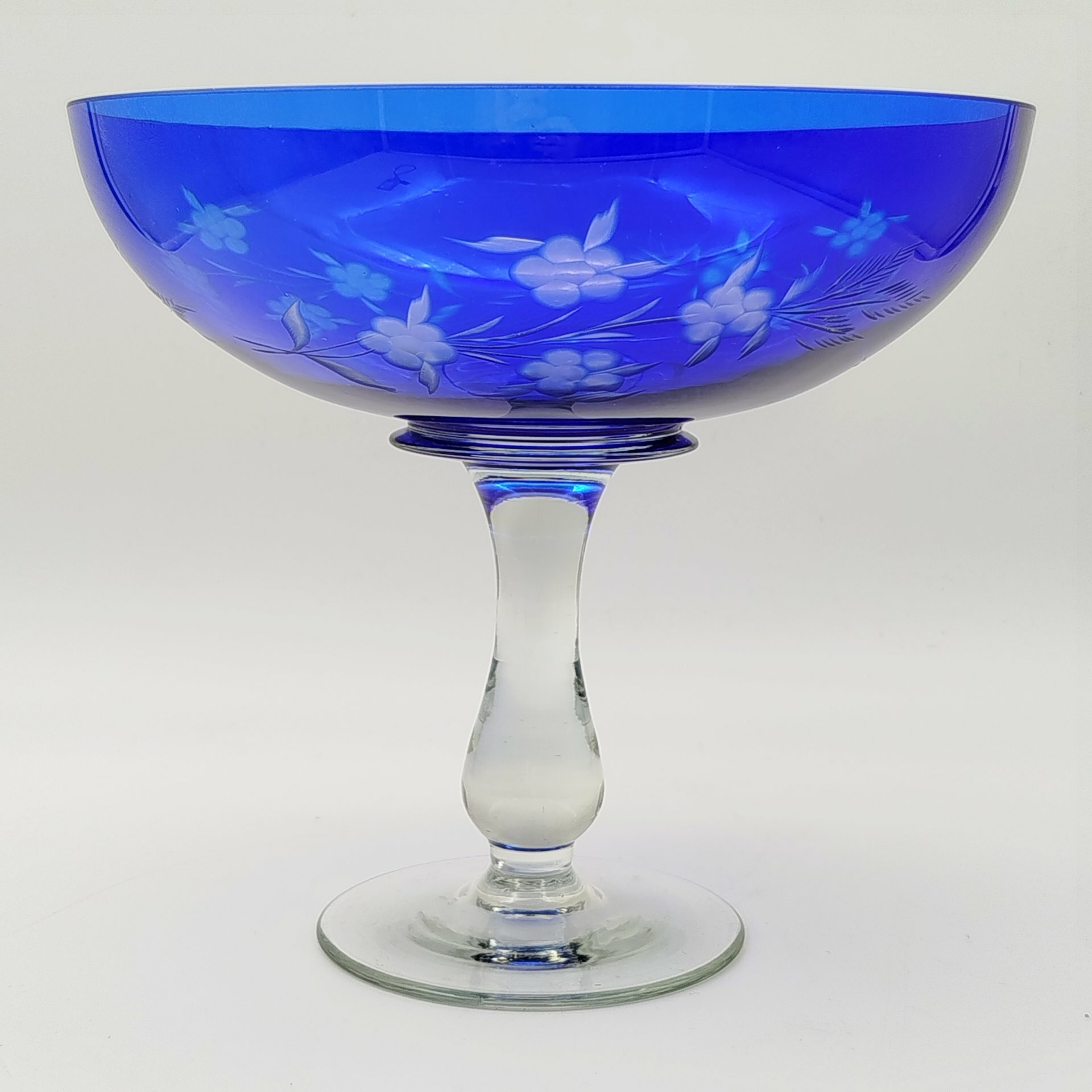 Фруктовница синего цвета с цветочным декором, стекло, нацвет, резьба, СССР