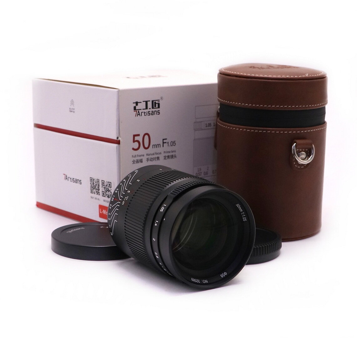 Объектив 7Artisans 50mm f/1.05 в упаковке