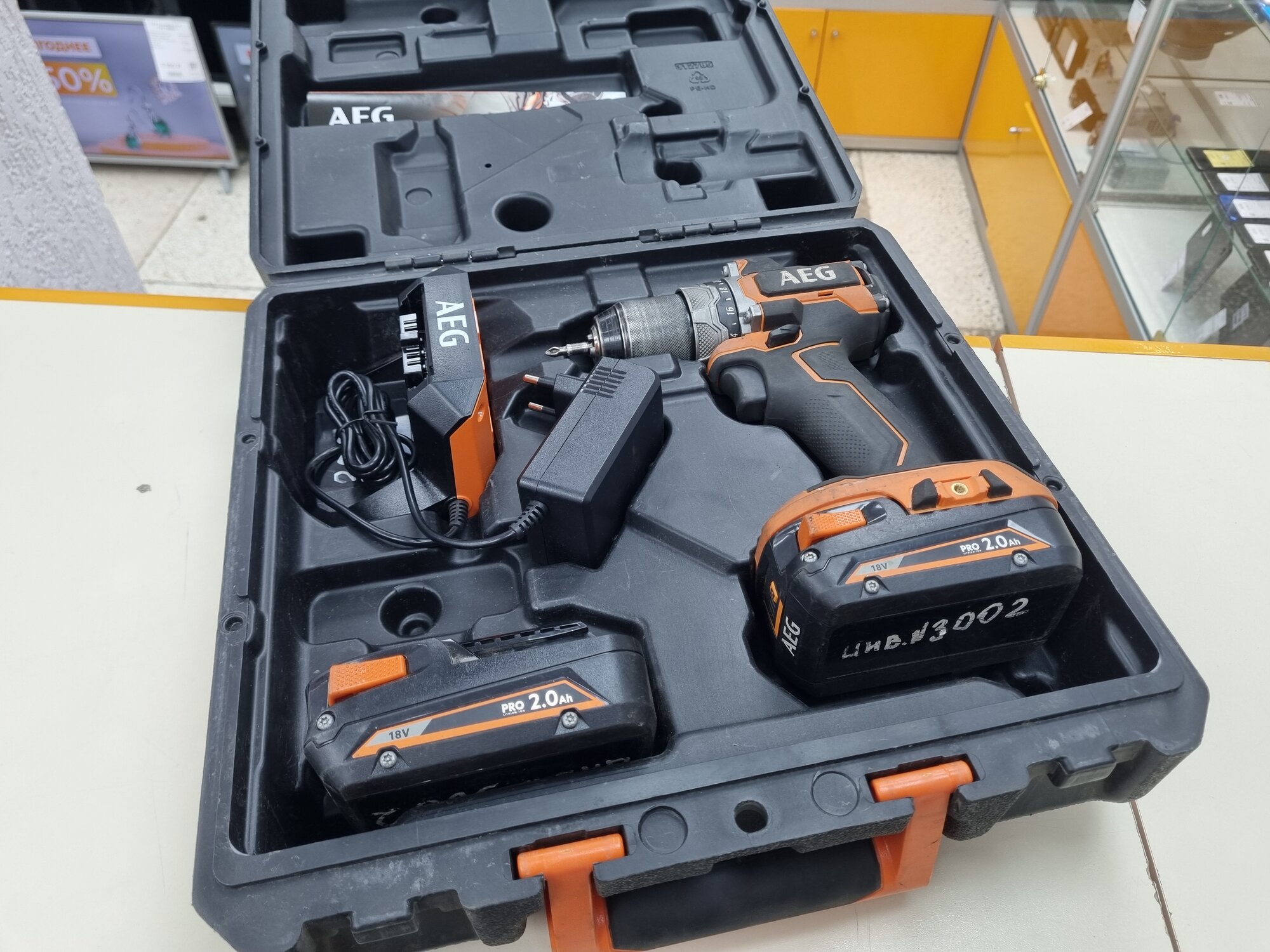 Дрель-шуруповёрт AEG BS18SBL-202C, бесщёточный, 2х18В, в кейсе б/у уценка