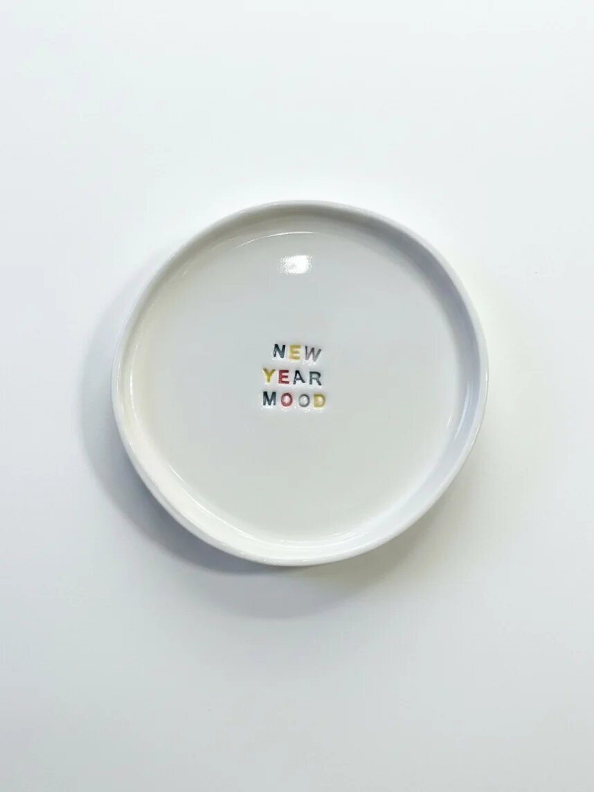 Тарелка ручной работы ММ керамика на Новый год с надписью «New Year Mood», 18 см