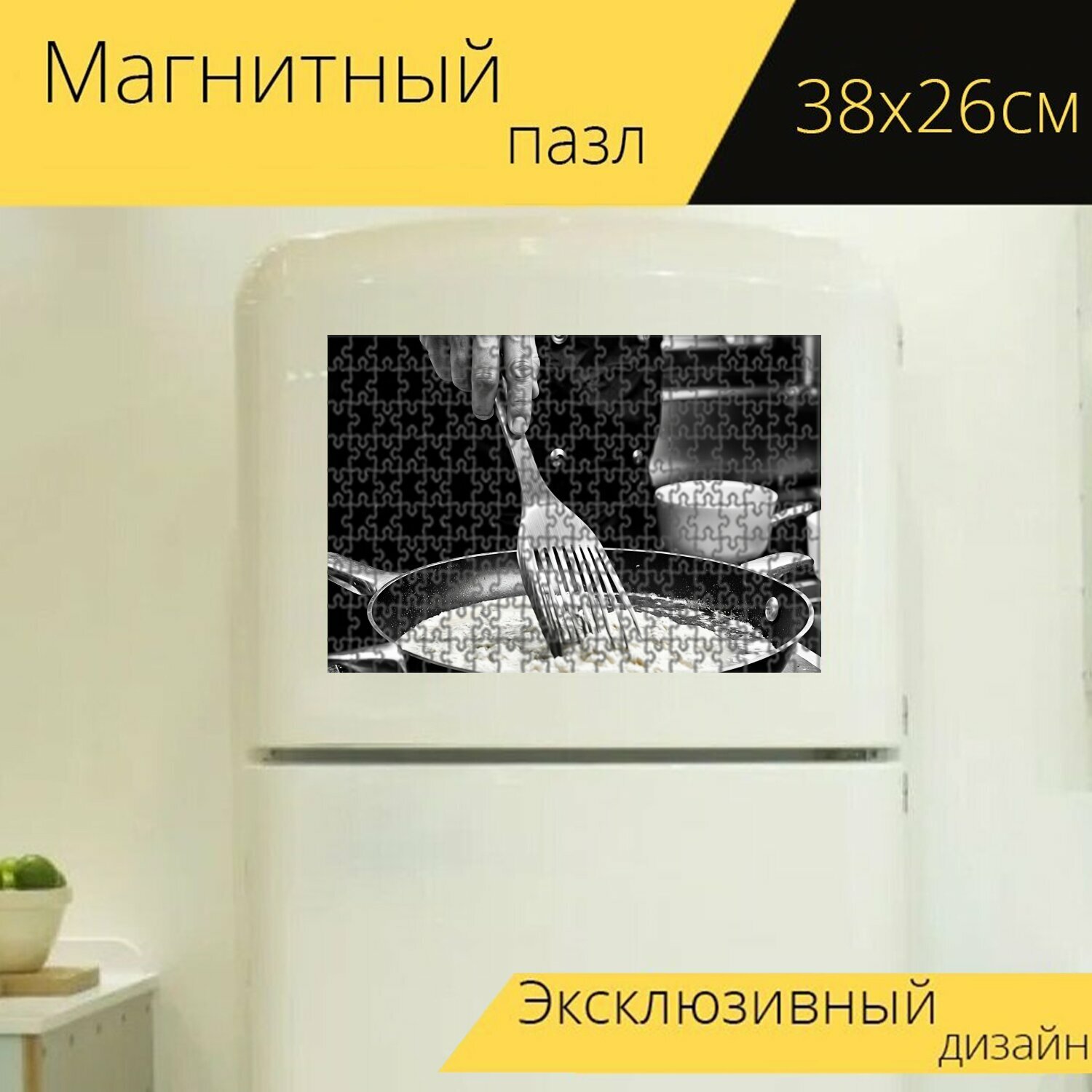 Магнитный пазл "Черно-белая фотография, запечатлевающая момент, когда повар шевелит еду на сковороде, с акцентом на текстуры ингредиентов и ощущения." для интерьера, 38х26 см.