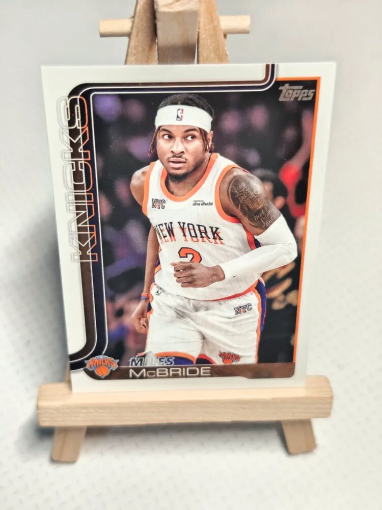 Коллекционные стандартные баскетбольные карточки Topps NBA 2025 года