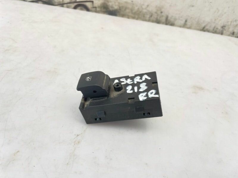 Кнопка стеклоподъемника Opel Astra 2012 6240774 P10 A16XER, задняя правая (с пробегом)