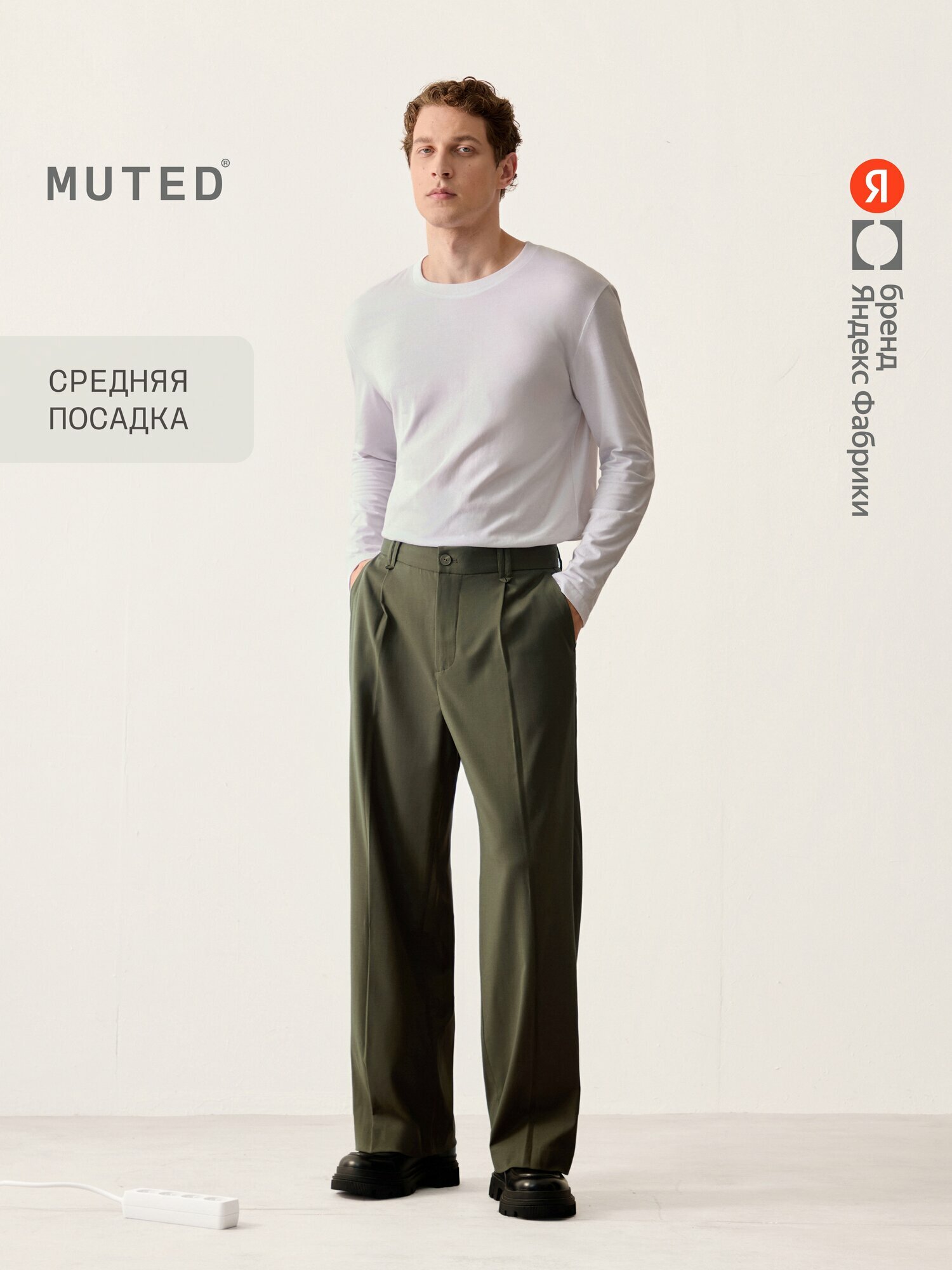 Брюки широкие из костюмной ткани со стрелками и защипами