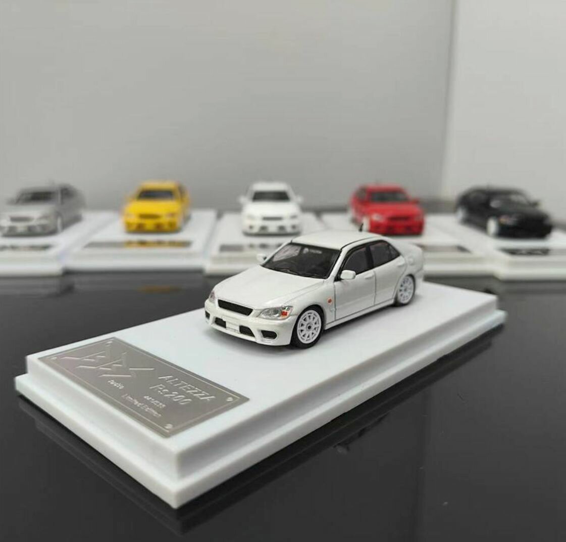 Коллекционная машинка BBS Studio 1:64 Toyota Altezza RS200 (SXE10) Pearl White