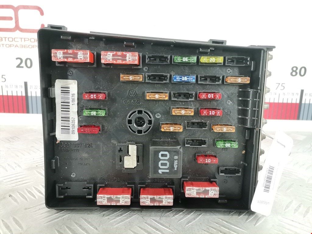 Блок предохранителей / 1658898 63592777 3C0937125 для Volkswagen Passat 6 (с пробегом)