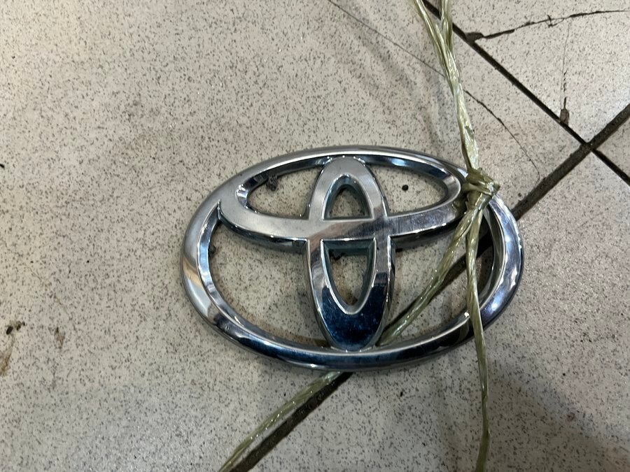 Эмблема багажника от Toyota Corolla E150 2006-2013