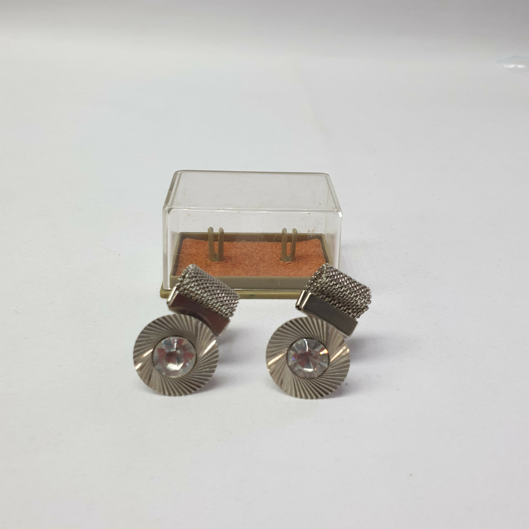 Винтажные запонки металлические с белыми камнями, в коробке. СССР