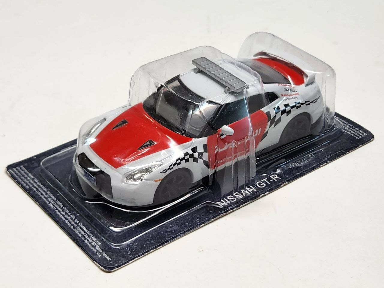 Полицейские машины мира модель Nissan GT R Полиция ОАЭ в коробке-блистере без журнала